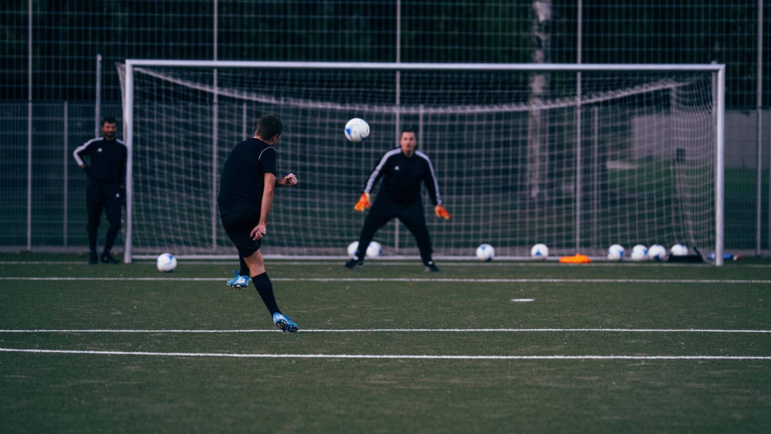 16 Soccer Goalkeeper Tips For Beginners To Improve