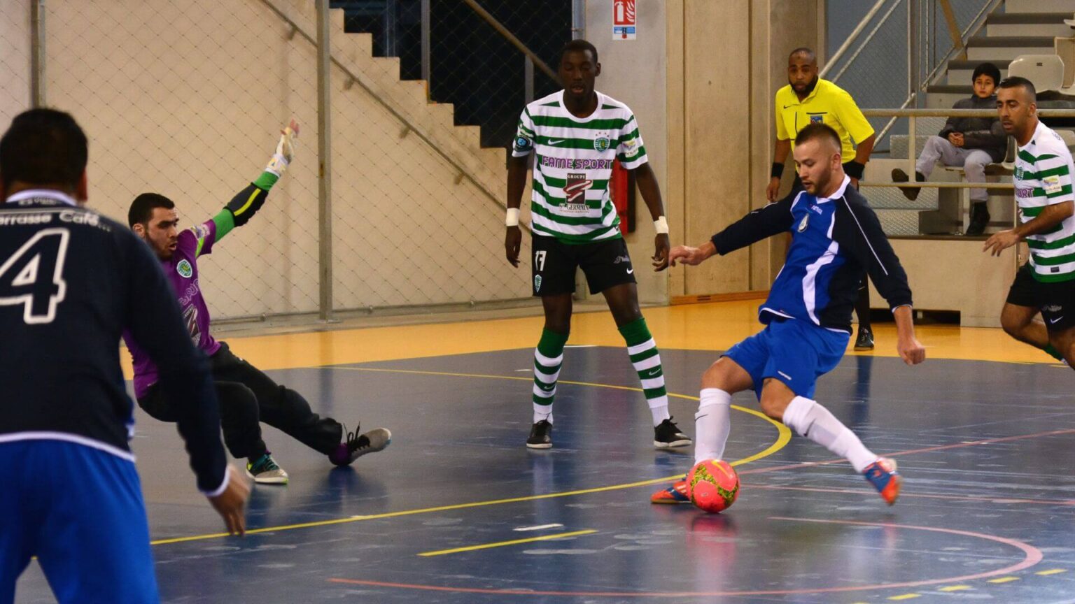 9 Indoor Soccer Goalie Tips To Improve Your Game(2024)